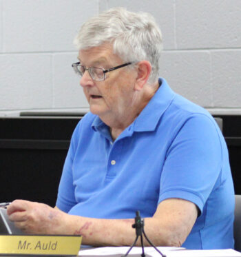 Crestview BOE enjoys a quick meeting « The VW independent